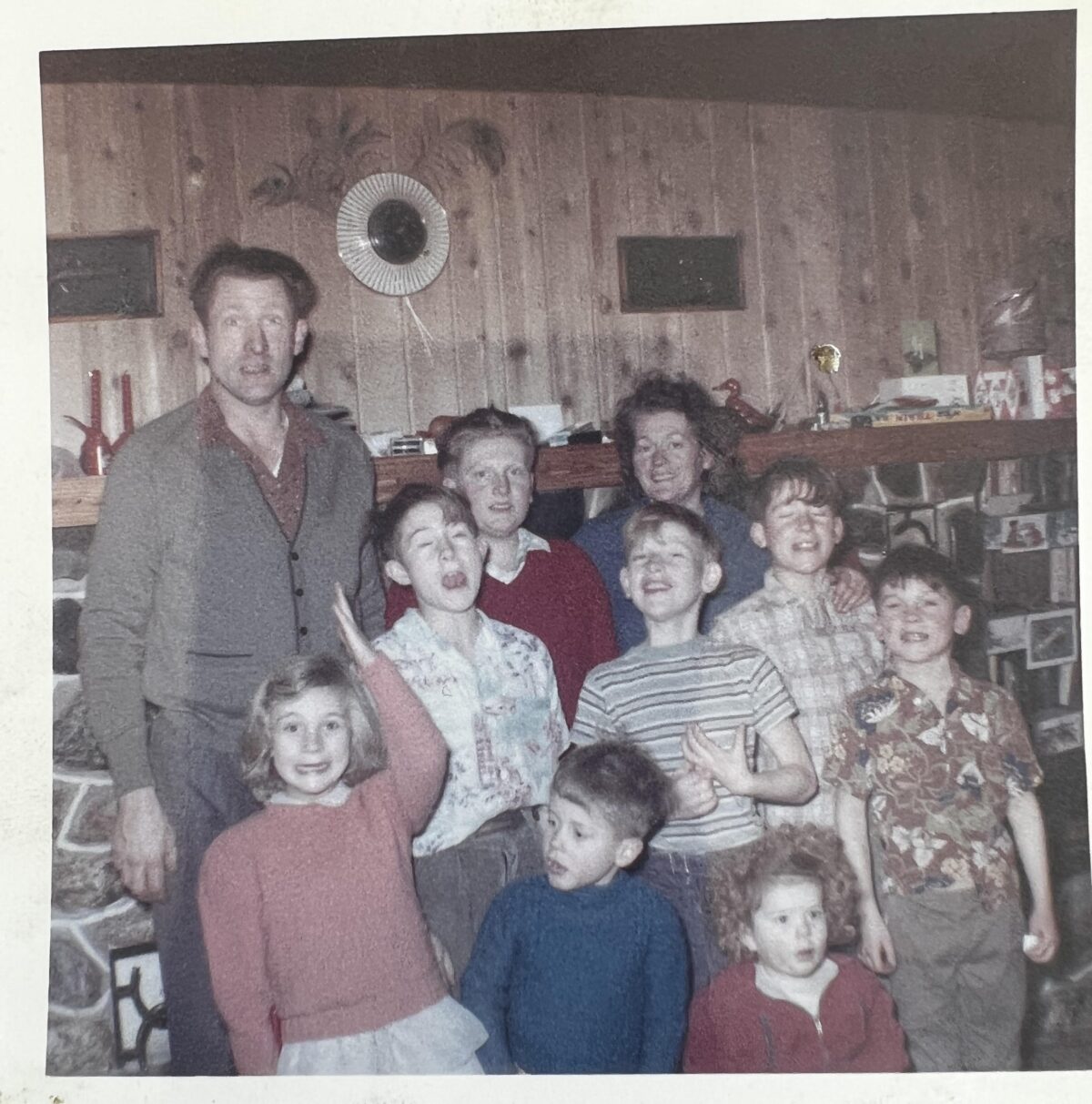 19 Candid Photos That Show What It Was Really Like Growing Up With Siblings